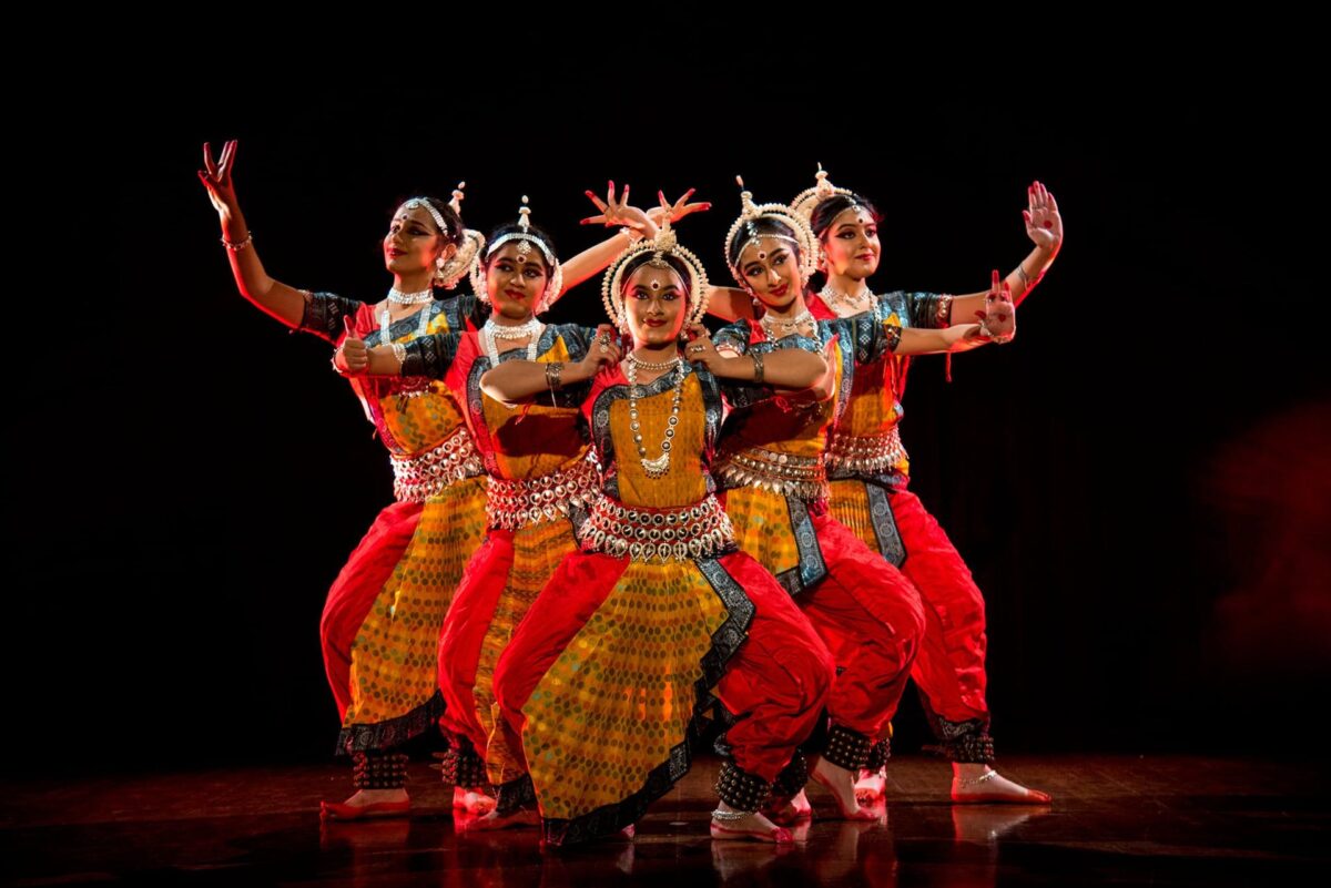 A Dancing Tribute to Mother India - India Art Review